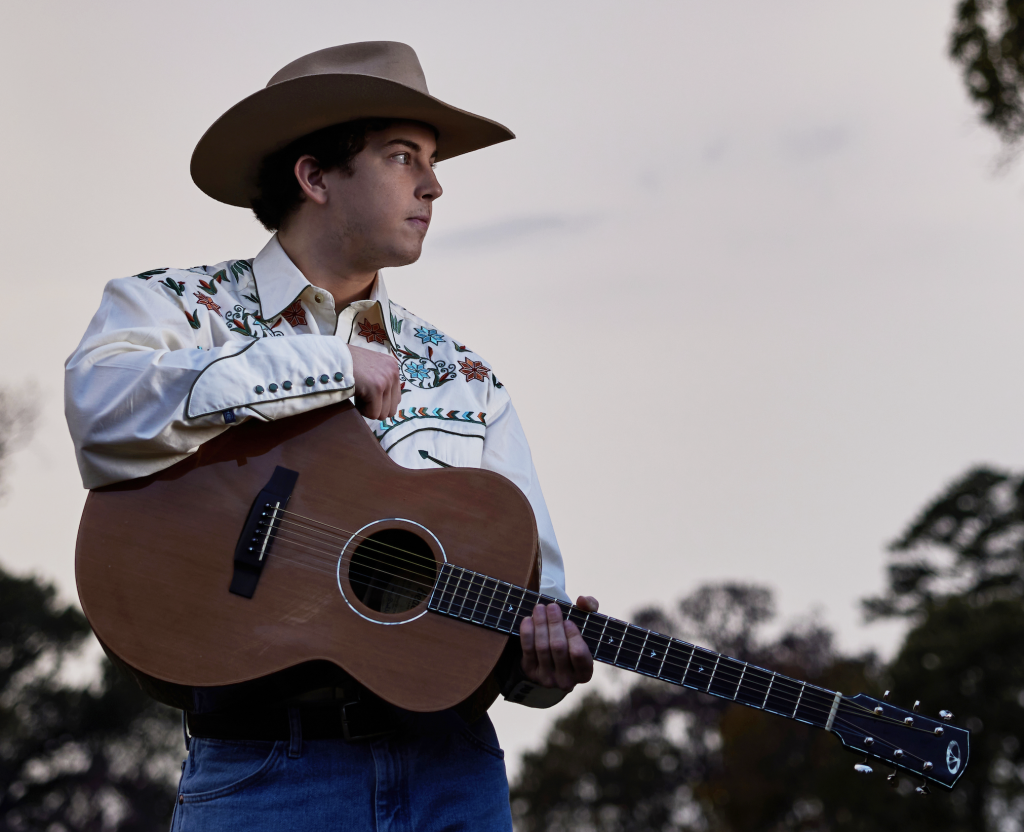 Solon Holt: A Barstool Troubadour – Tyler Today